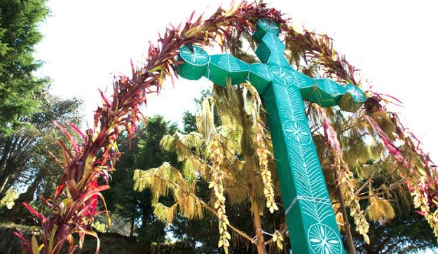 example-of-a-modern-dressed-green-cross-in-a-mayan-shrine | A Blast ...